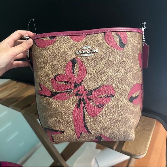 Coach | Bags | Nwt Coach City Bucket Bag In Signature Canvas With Bow ...